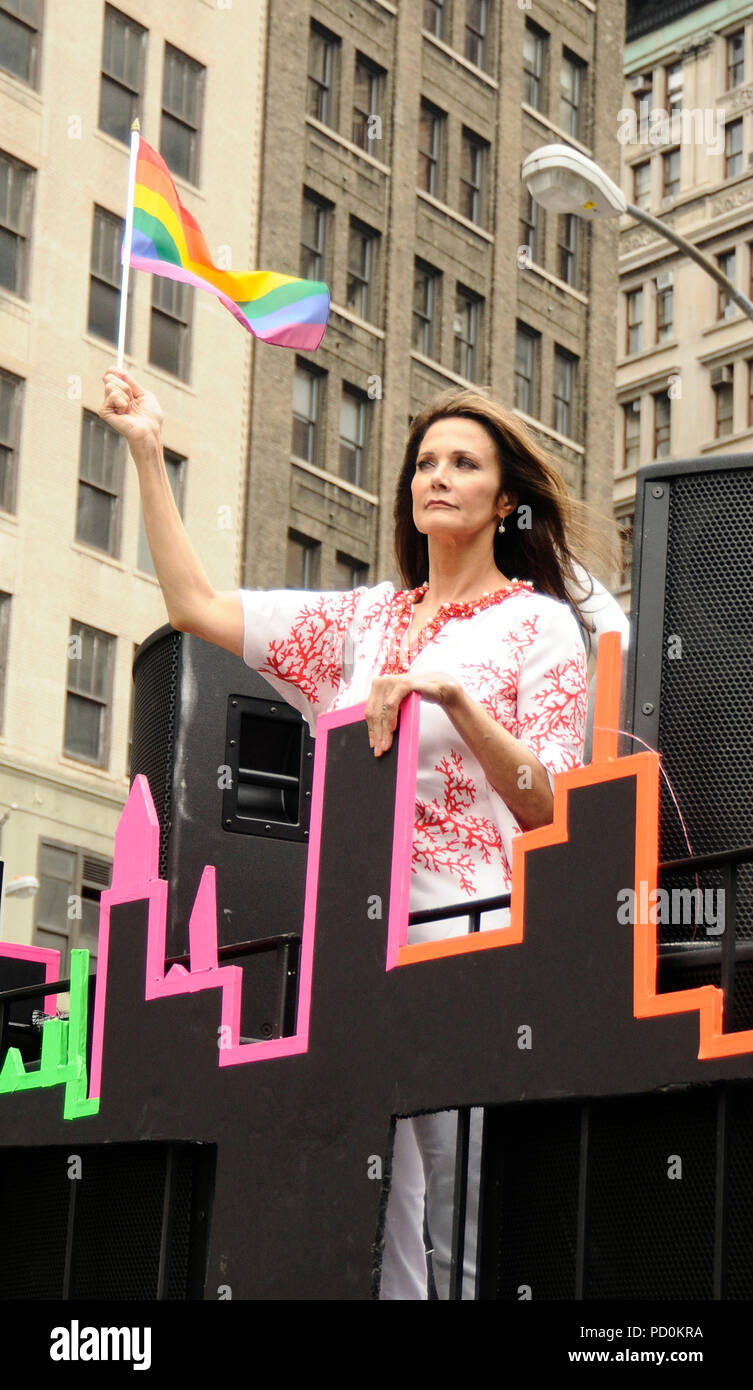 New York Ny June 26 Revelers And Andrew Cuomo Sandra Lee Celebrate