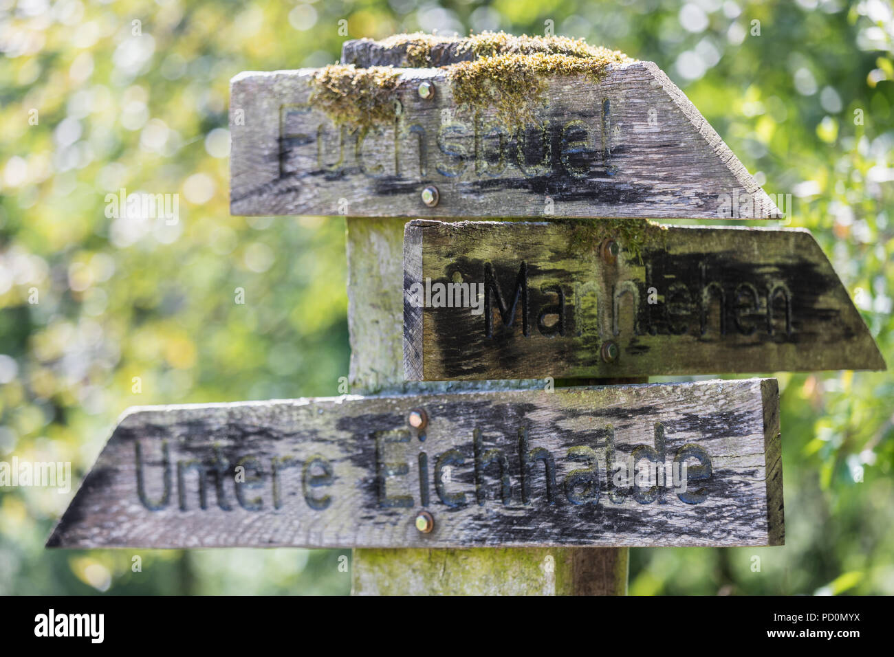 Crossroad signpost hi-res stock photography and images - Alamy