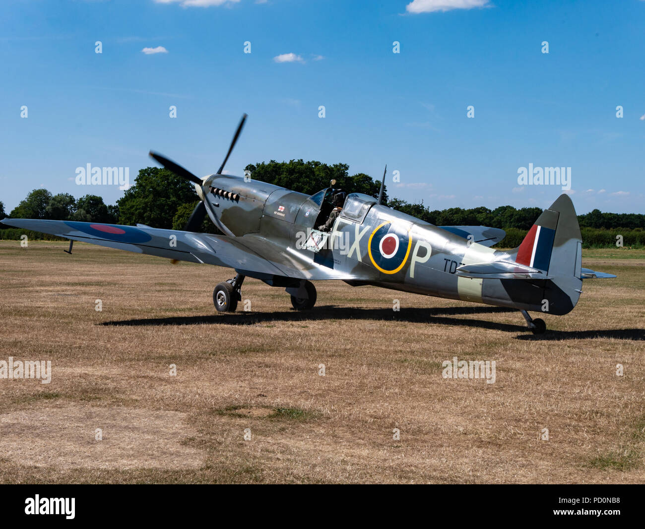 Supermarine spitfire mkix hi-res stock photography and images - Alamy