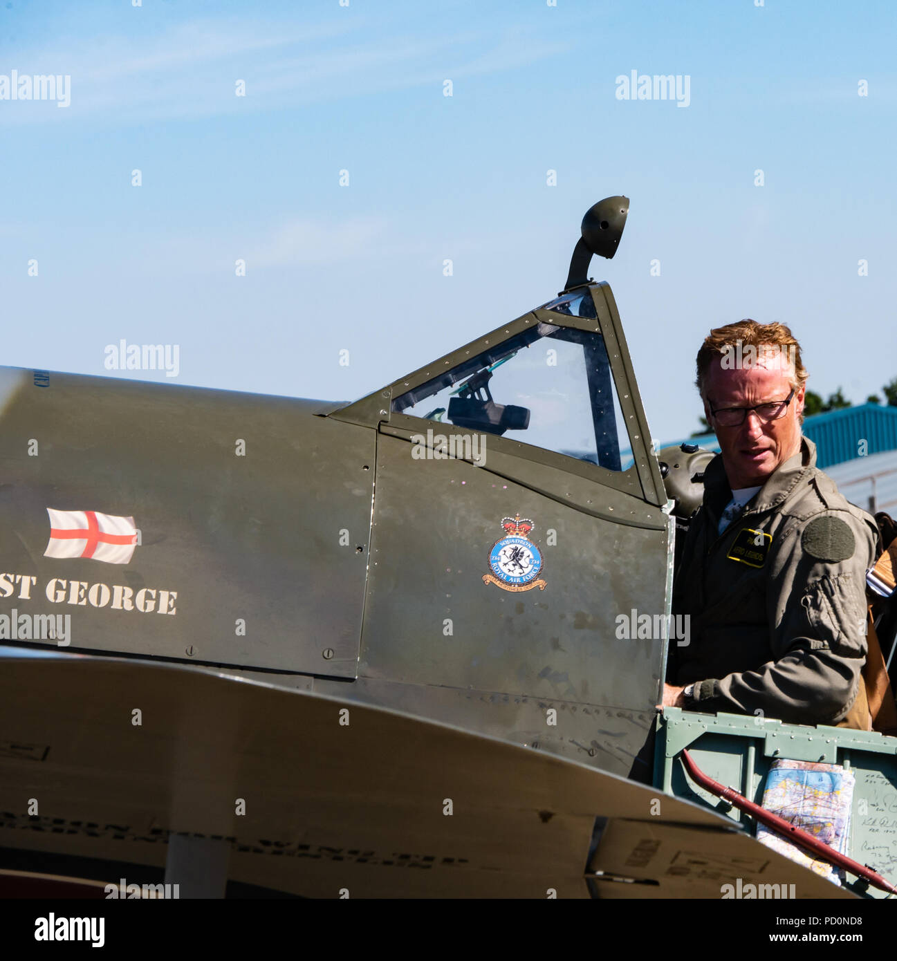 Spitfire pilot wwii hi-res stock photography and images - Alamy