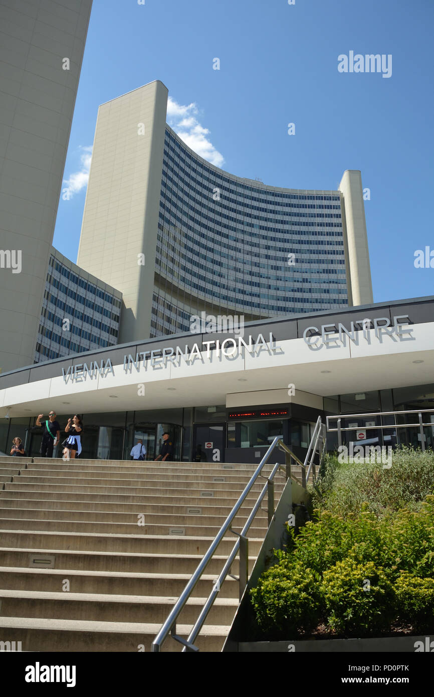 Un city vienna international centre vic hi-res stock photography and ...