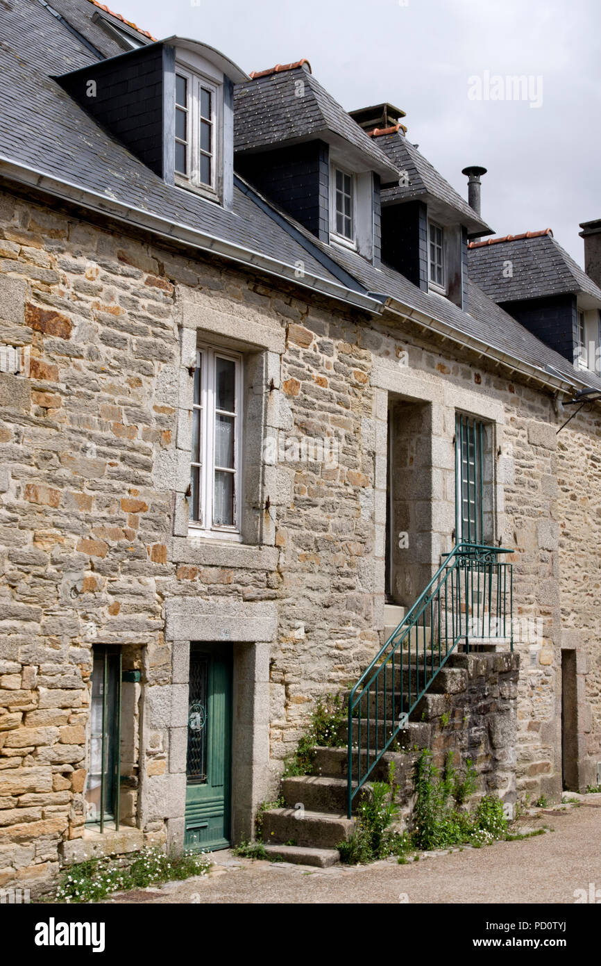 Cottages with dormer roof windows hi-res stock photography and images ...