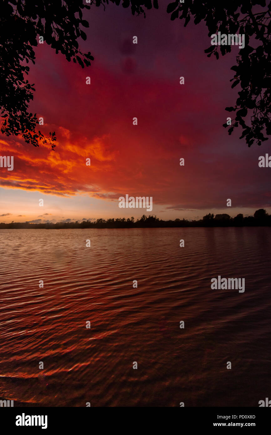 Sunset on a Cotswold's lake Stock Photo - Alamy