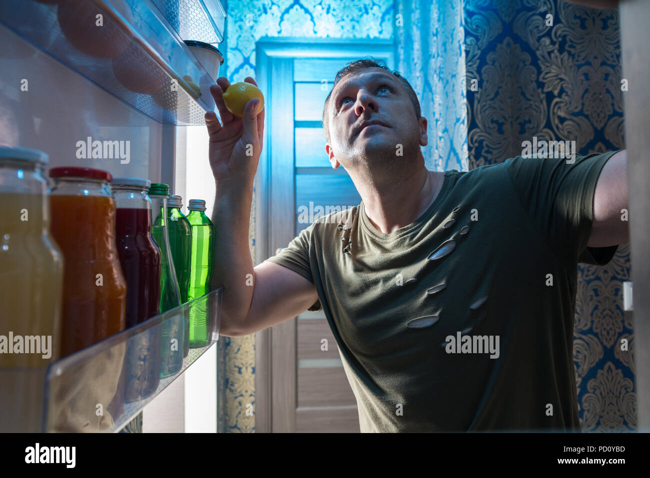Removing food fridge hi-res stock photography and images - Alamy