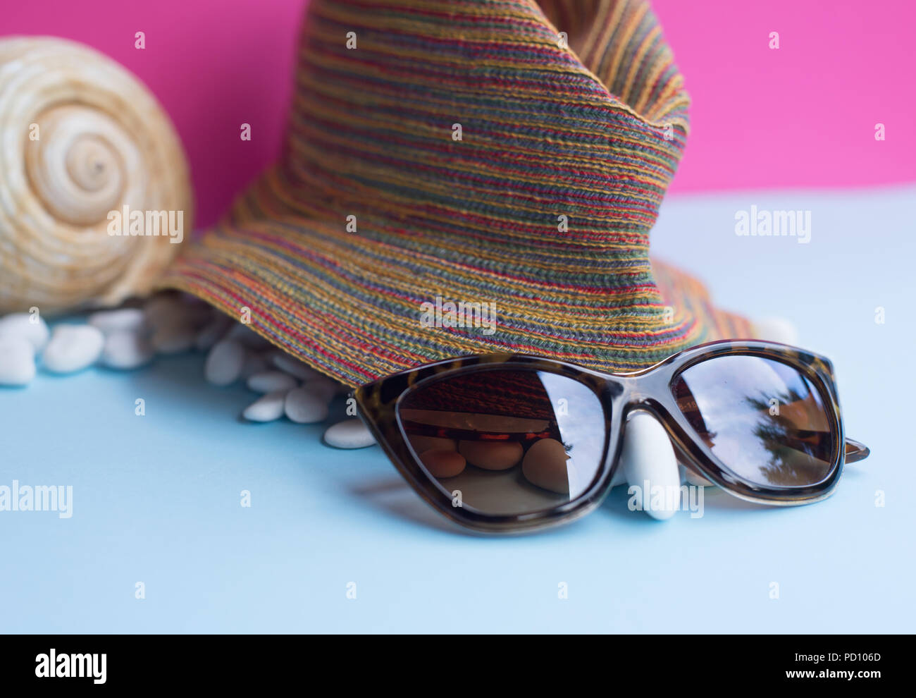 Attractive shells hi-res stock photography and images - Alamy