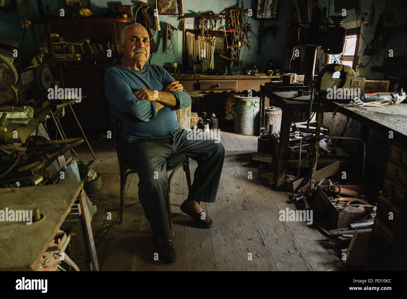 Old man retired hi-res stock photography and images - Alamy