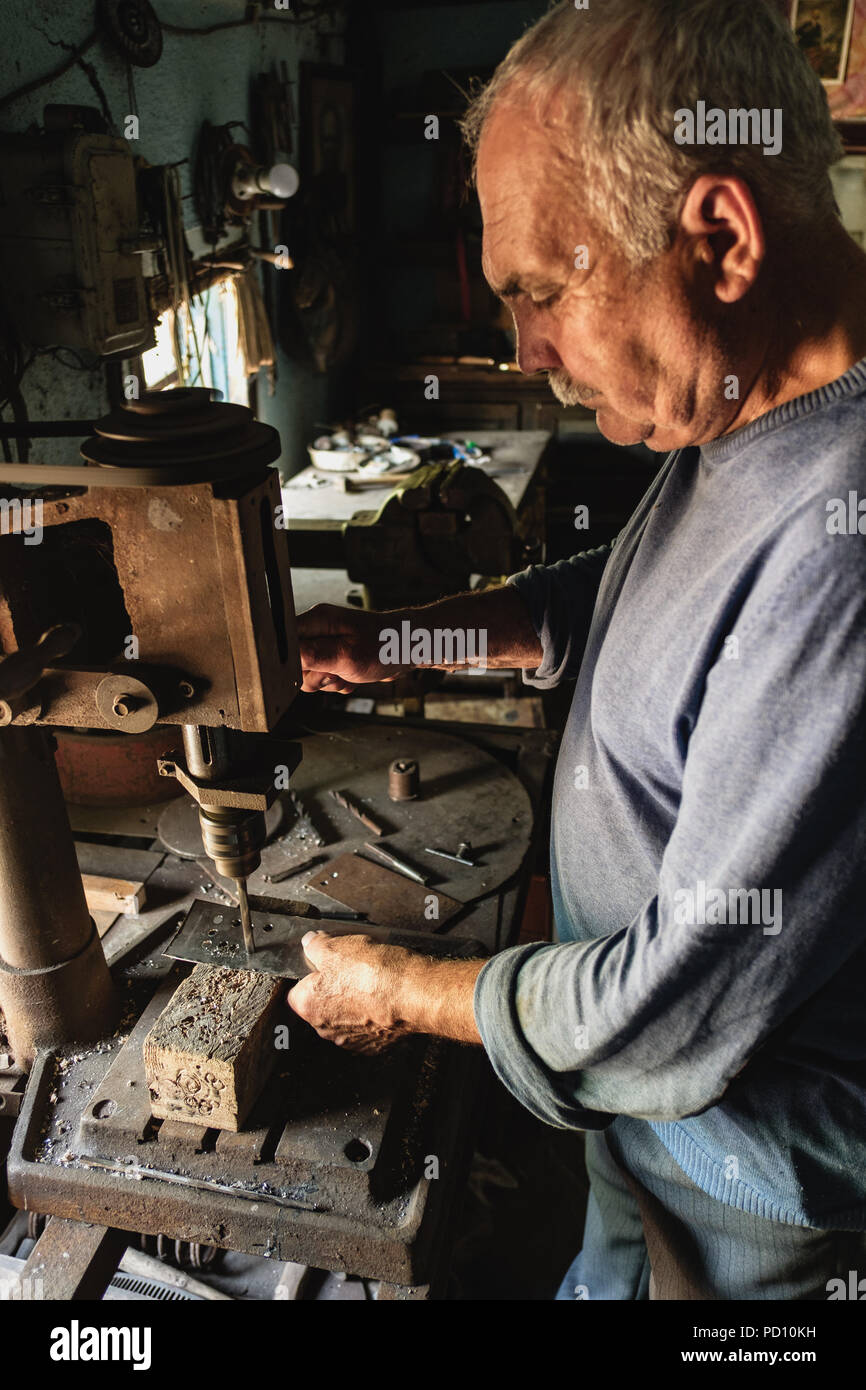 Active drilling hi-res stock photography and images - Alamy