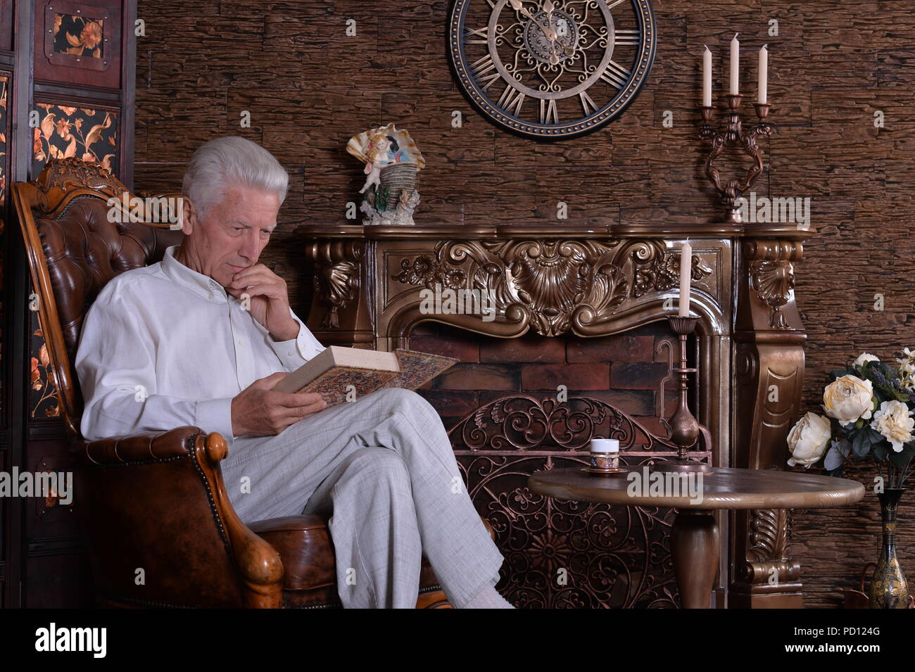 mature man reading book Stock Photo - Alamy