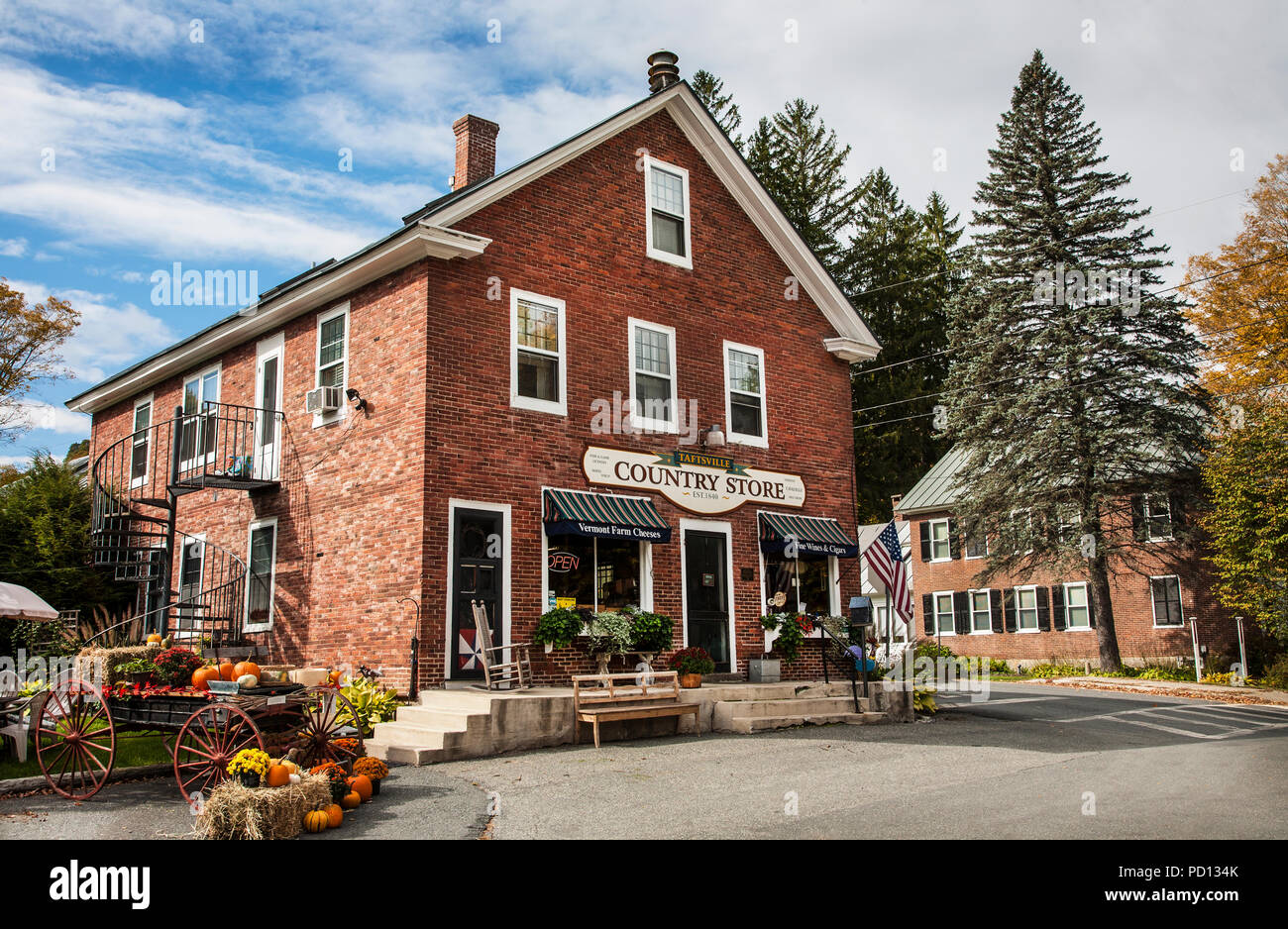 Old country store front in hi-res stock photography and images - Alamy