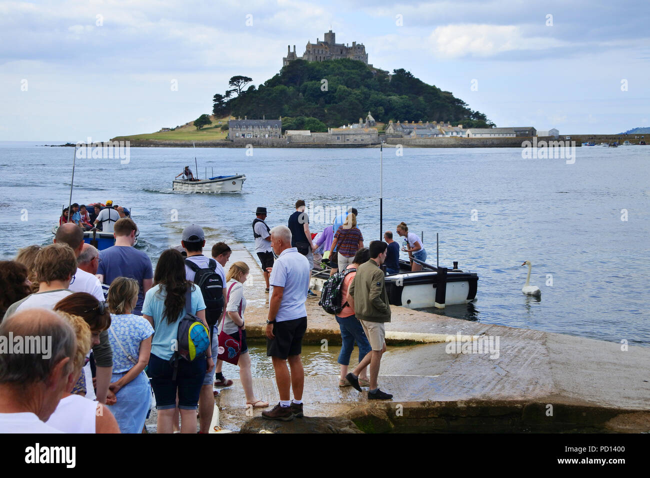 English queues hi-res stock photography and images - Alamy