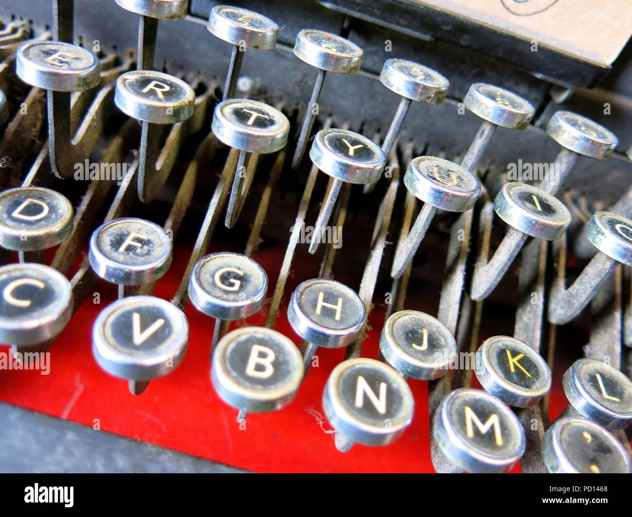 Dusty antique typewriter Stock Photo - Alamy