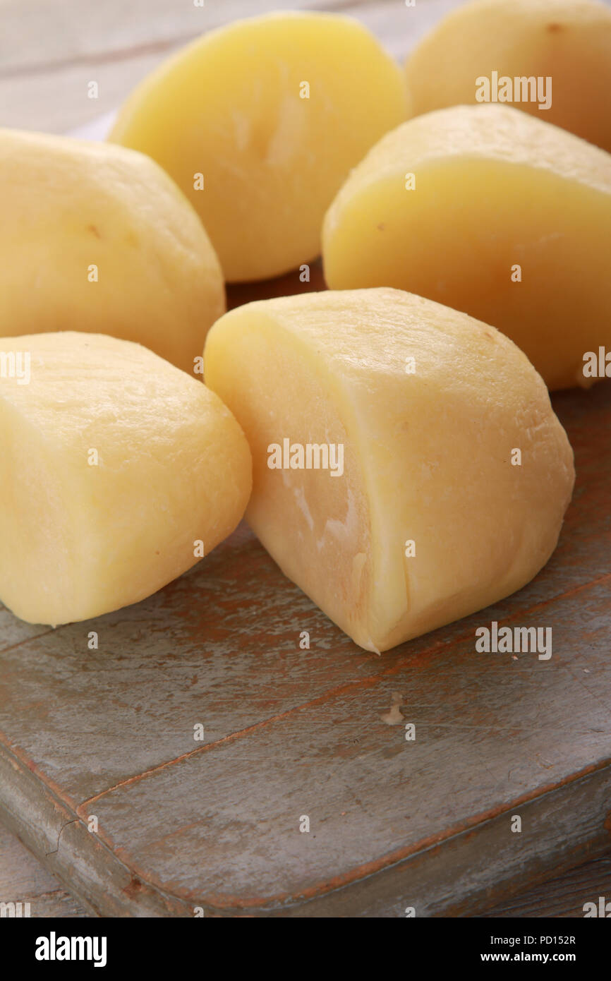 Quartered potatoes hi-res stock photography and images - Alamy