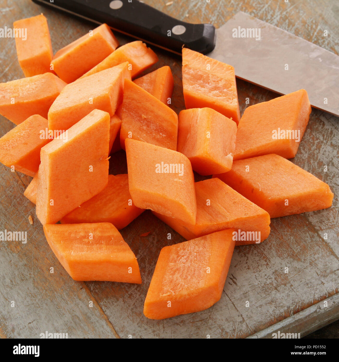 Diamond cut carrots hi-res stock photography and images - Alamy