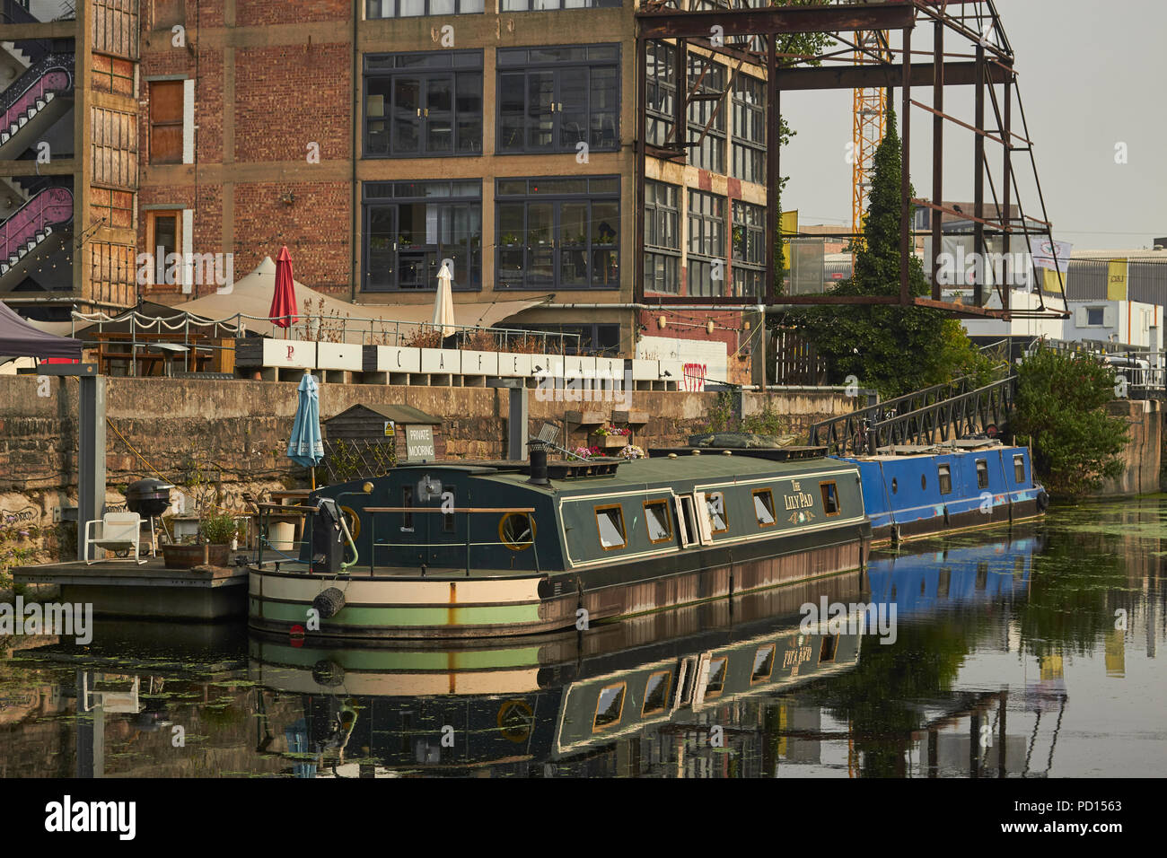 River lea hackney hi-res stock photography and images - Alamy