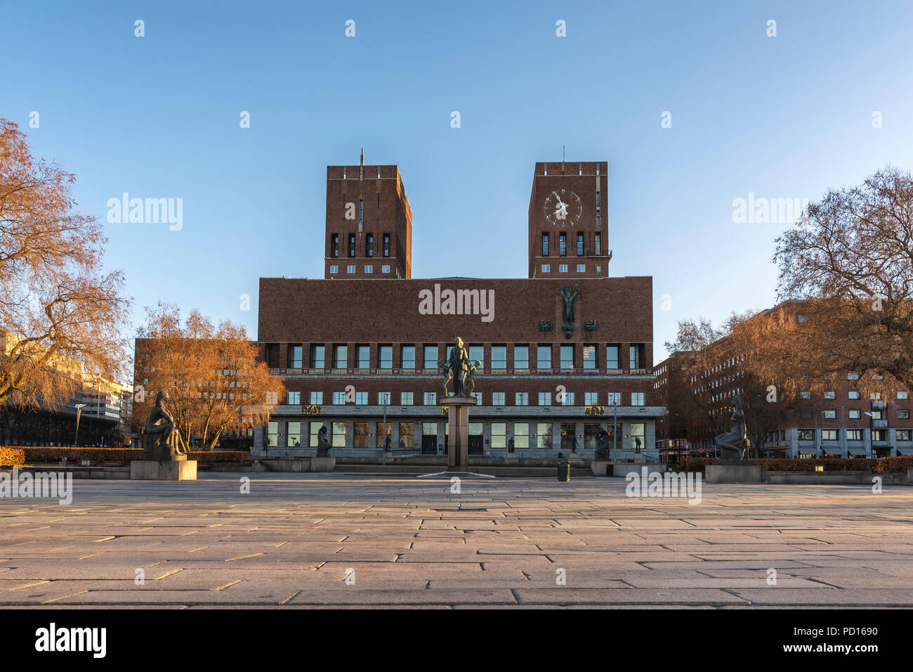 Oslo city hall building landmark hi-res stock photography and images ...