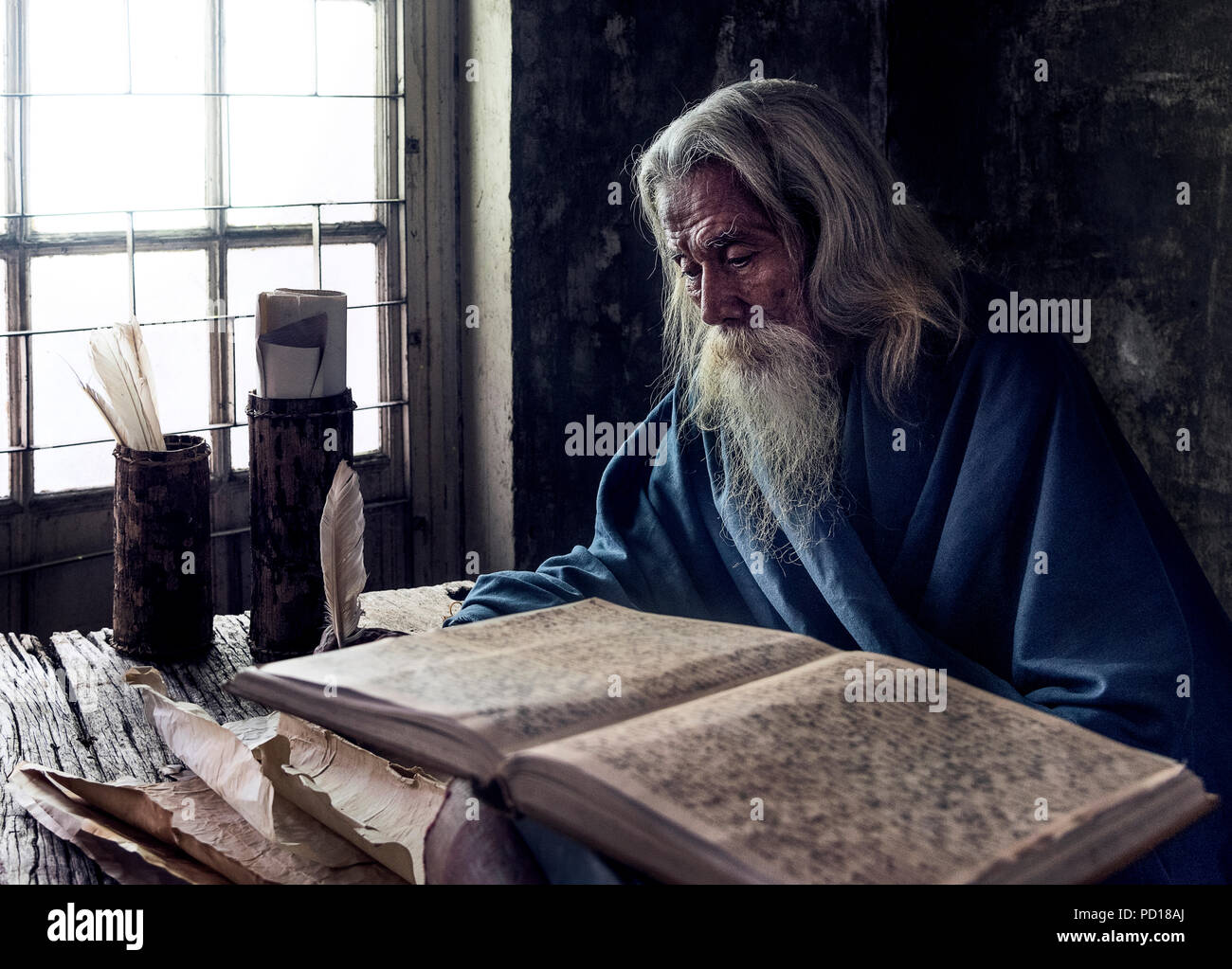 Portrait homeless people outdoors hi-res stock photography and images ...