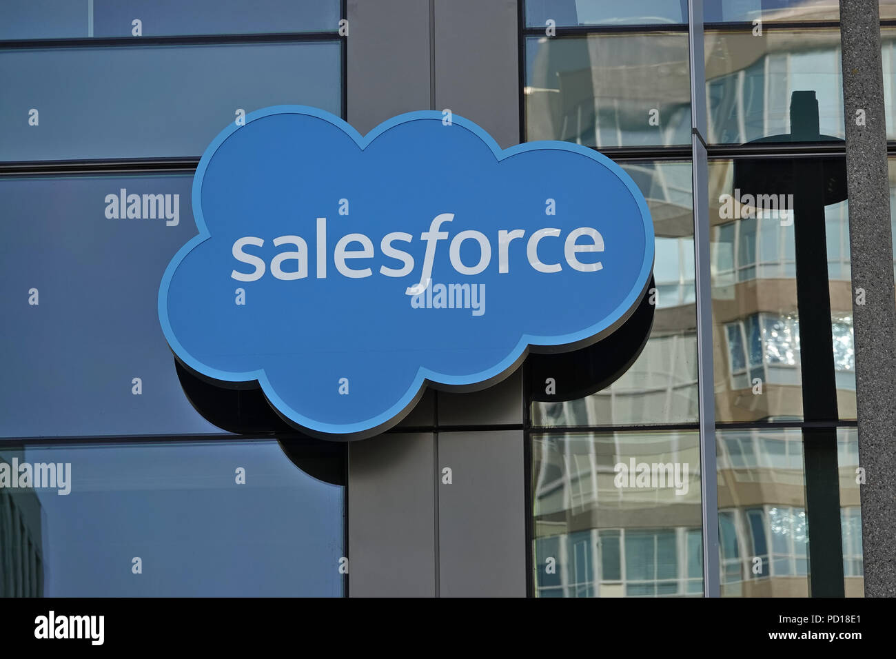 Salesforce blue cloud logo hi-res stock photography and images - Alamy