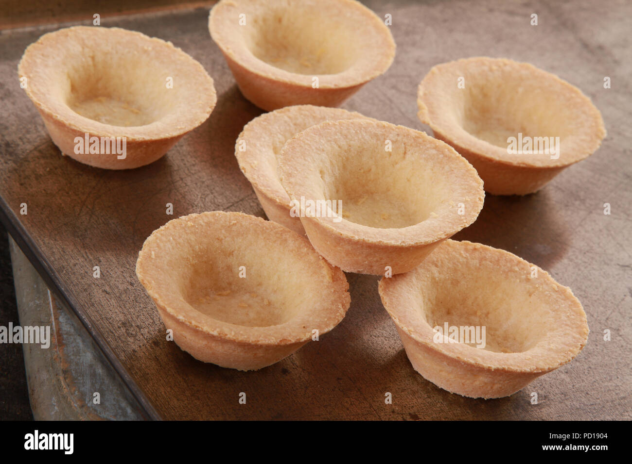 empty pastry cases Stock Photo - Alamy