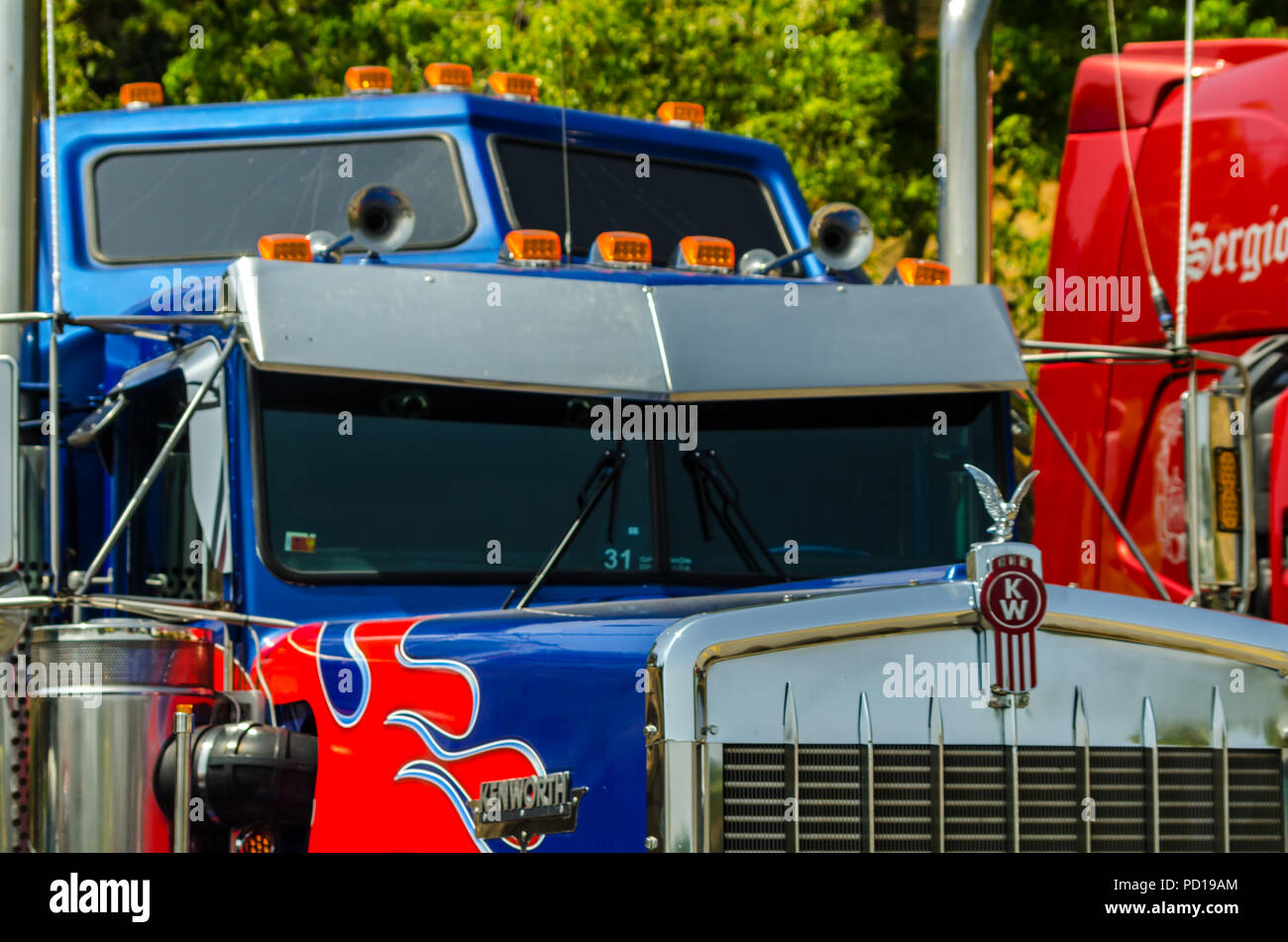 Conventional long nose lorry hi-res stock photography and images - Alamy