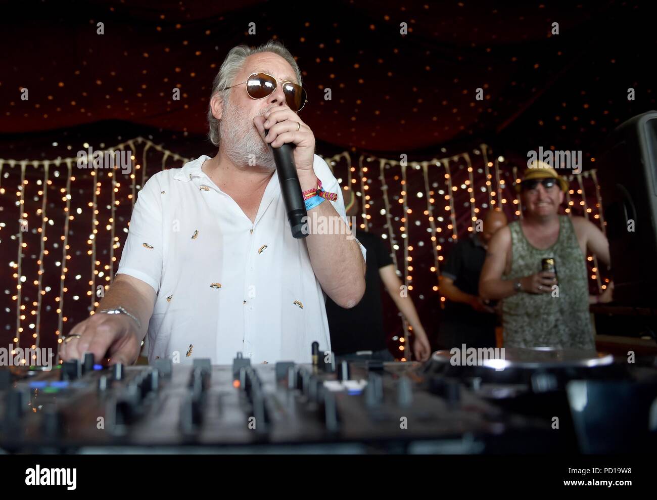 Vic reeves hi-res stock photography and images - Alamy