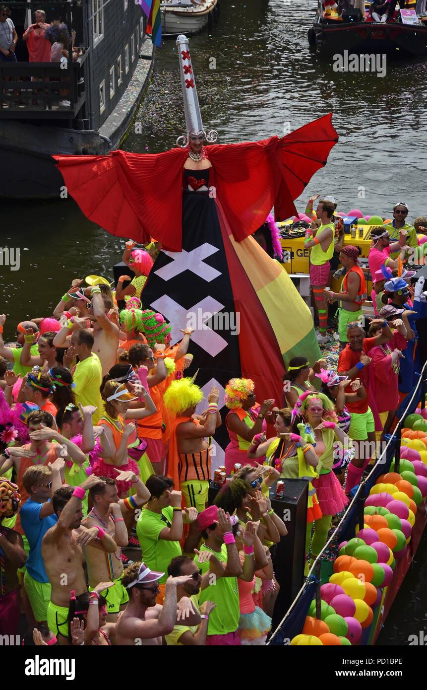 Gay party hi-res stock photography and images - Alamy