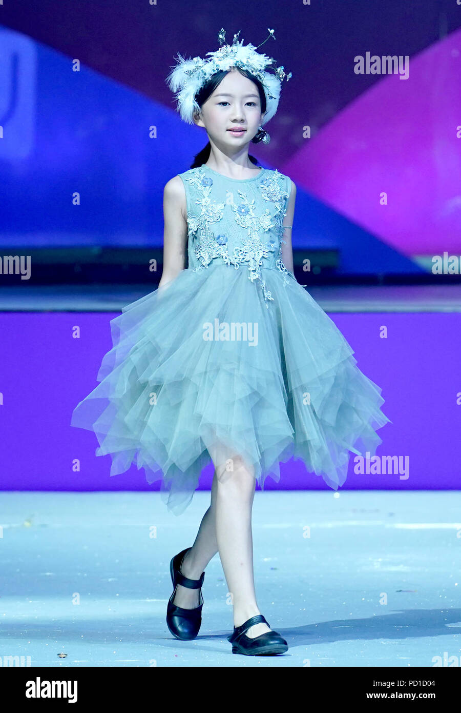 Kids model hi-res stock photography and images - Alamy