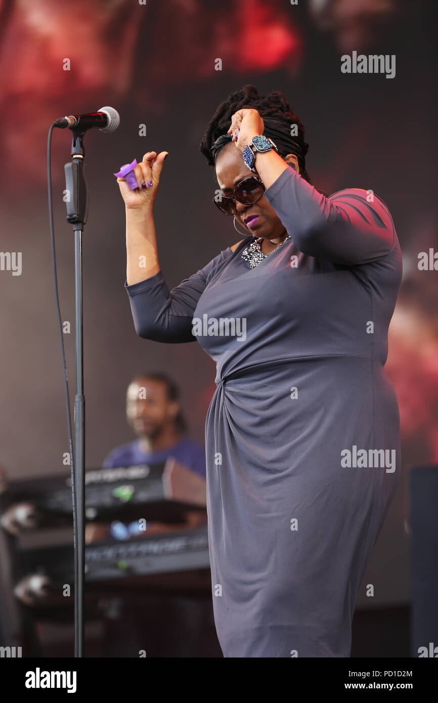 Siddington, Cheshire, UK. 5th August, 2018. Soul II Soul perform live ...