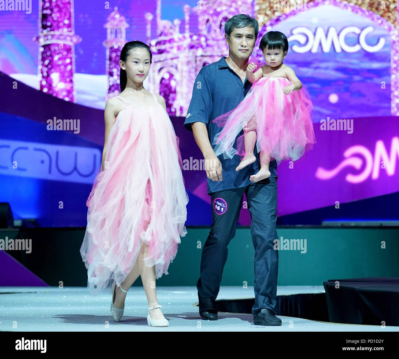 Kids model hi-res stock photography and images - Alamy