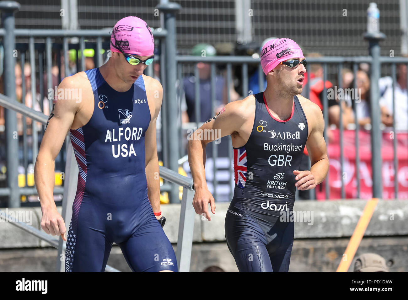 The triathletes start mens triathlon hi-res stock photography and ...