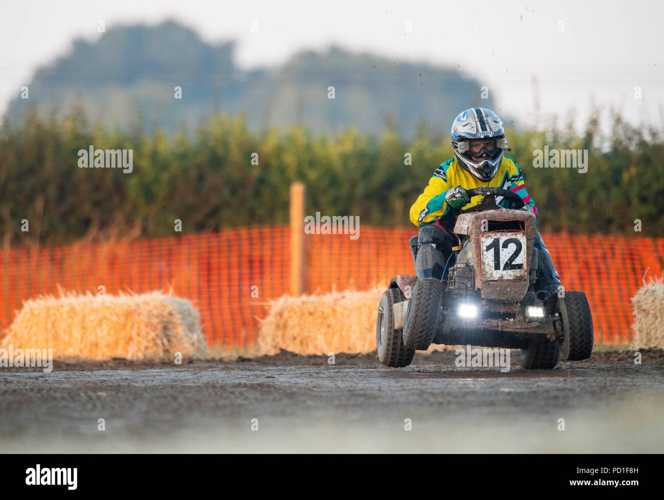 Lawnmower racing finish line hi-res stock photography and images - Alamy