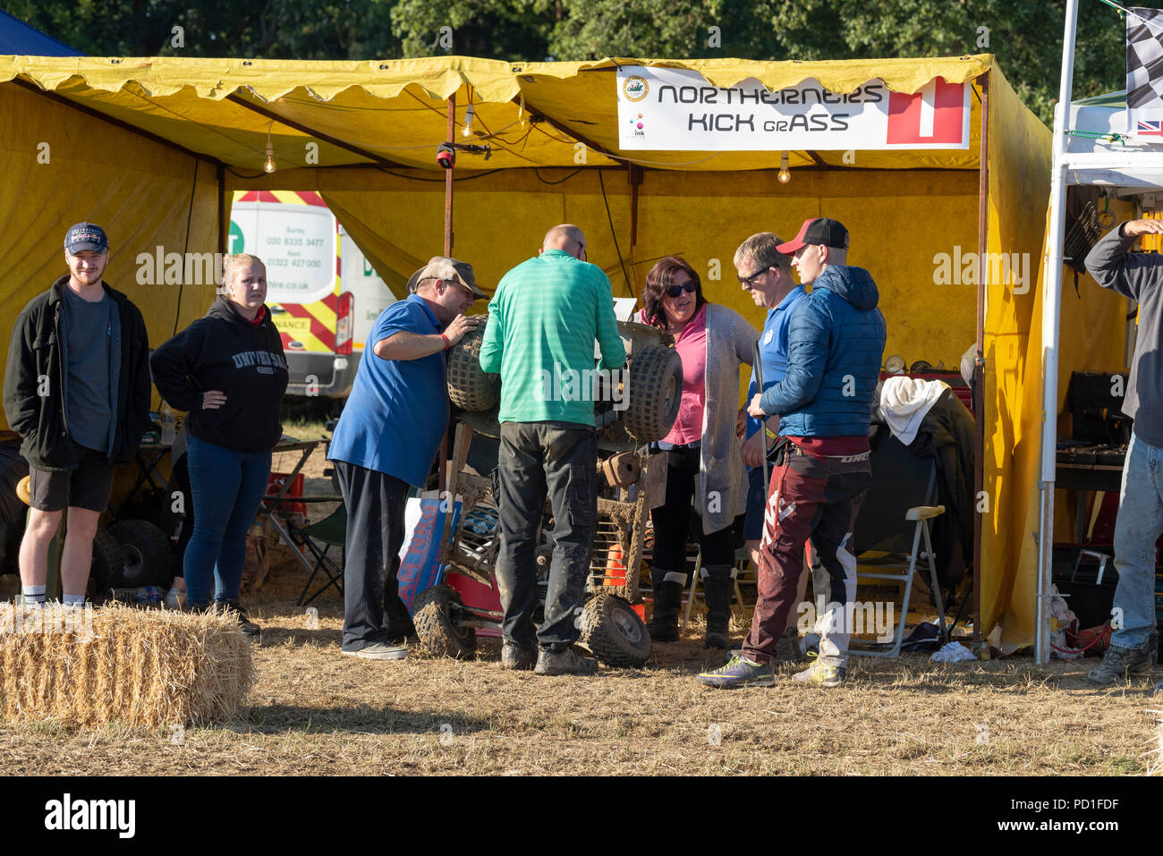 Lawnmower racing finish line hi-res stock photography and images - Alamy