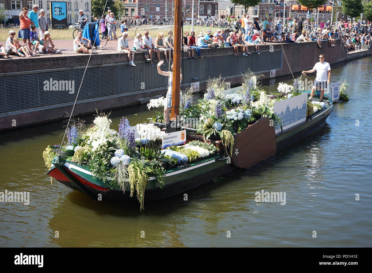 Parade of live flowers hi-res stock photography and images - Alamy