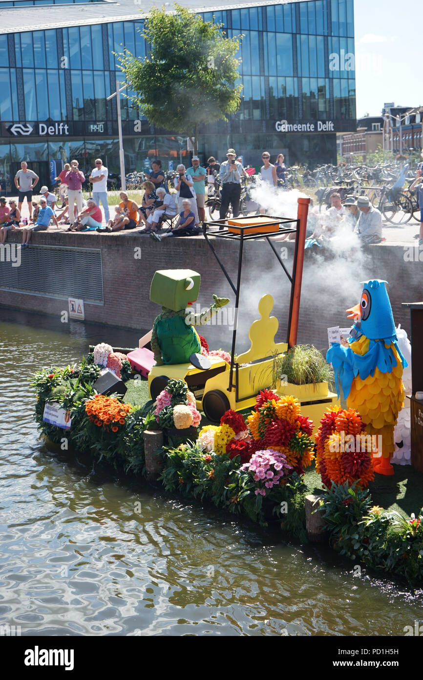 Parade of live flowers hi-res stock photography and images - Alamy