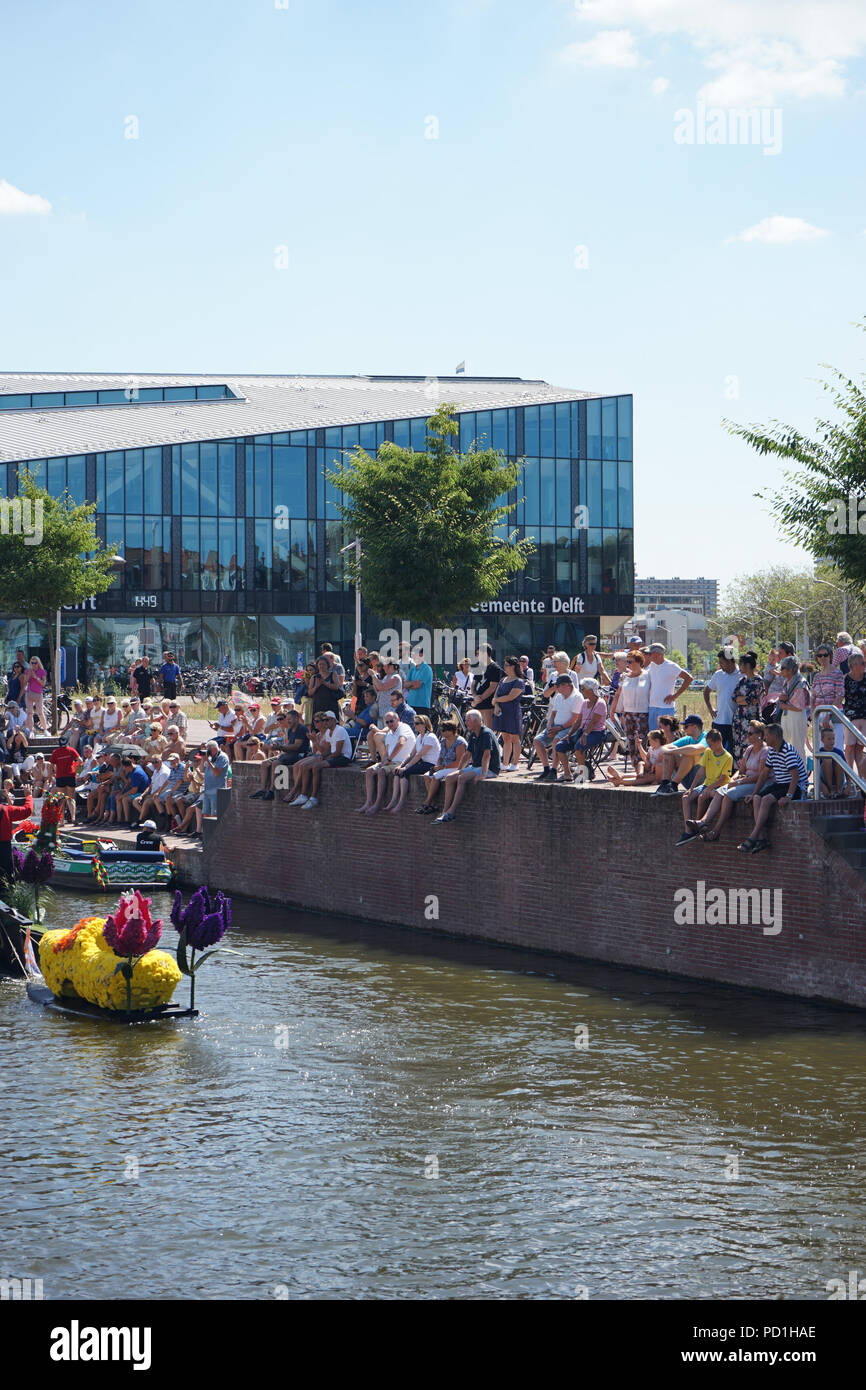 Group of people boat parade hi-res stock photography and images - Alamy