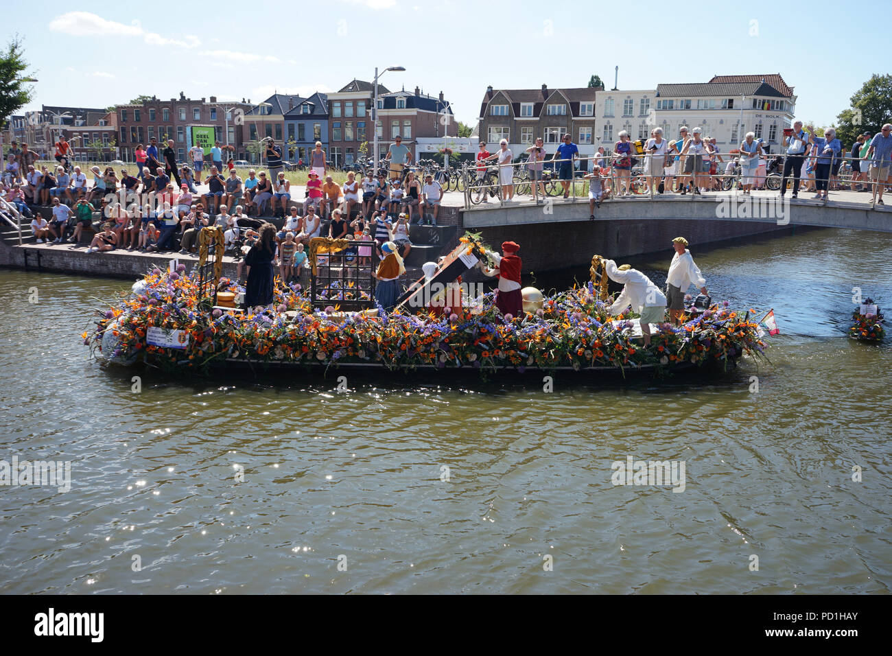 Bangkok canal decorated boat hi-res stock photography and images - Alamy