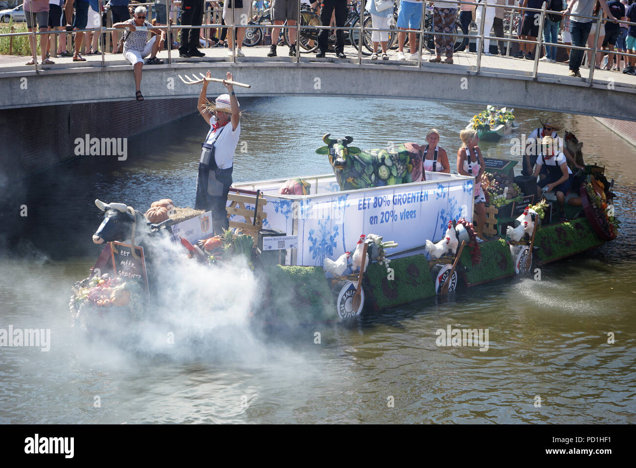 News sports boat hi-res stock photography and images - Alamy