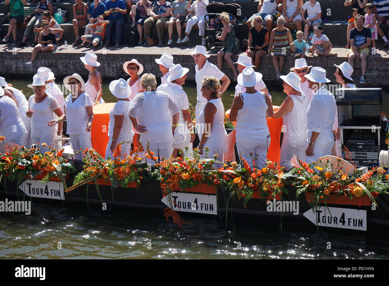 Flower parade decorated boats hi-res stock photography and images - Alamy