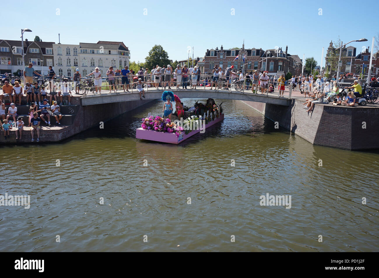 Parade of live flowers hi-res stock photography and images - Alamy