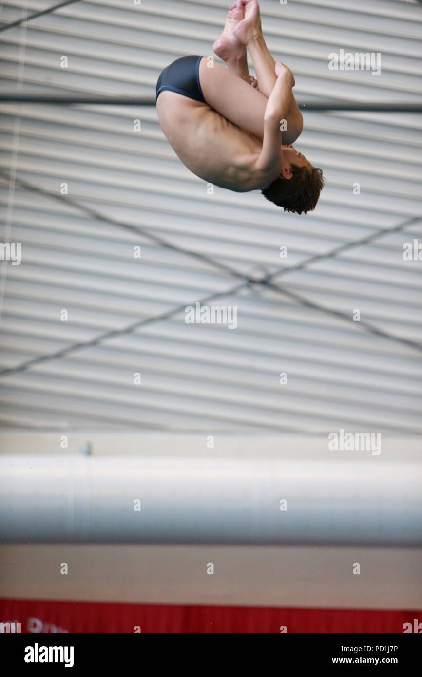 Summersault dive hi-res stock photography and images - Alamy
