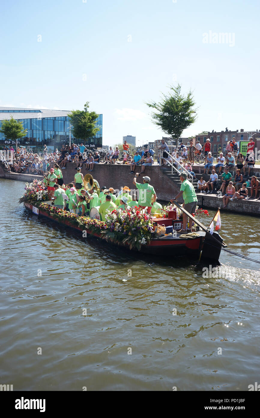Bangkok canal decorated boat hi-res stock photography and images - Alamy