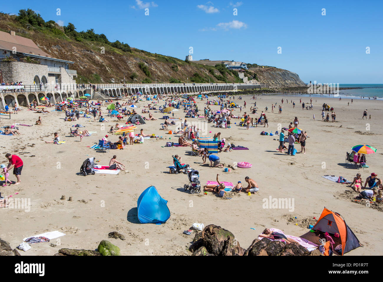 Folkestone beach hi-res stock photography and images - Alamy