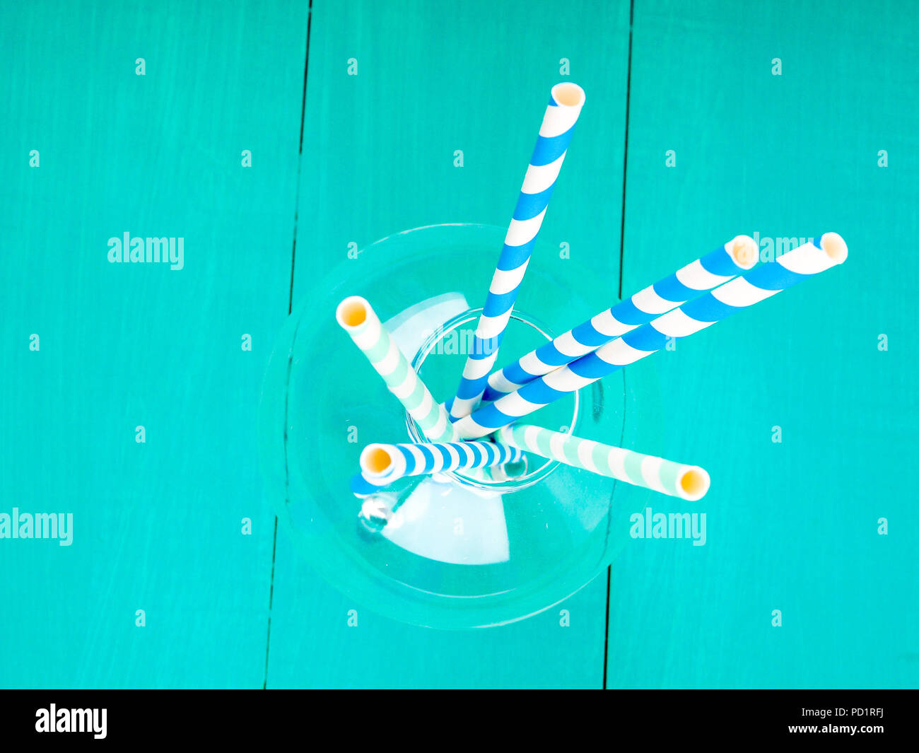 Straw stick hi-res stock photography and images - Alamy