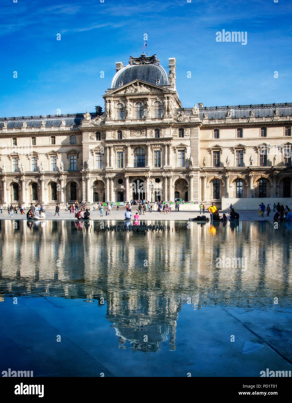 Courtyard paris hi-res stock photography and images - Alamy