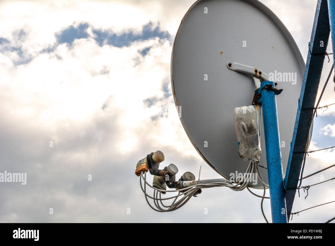 Dish network hi-res stock photography and images - Alamy