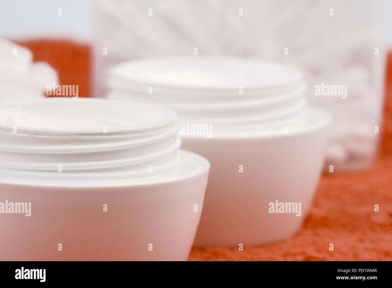 Facial creme hi-res stock photography and images - Alamy