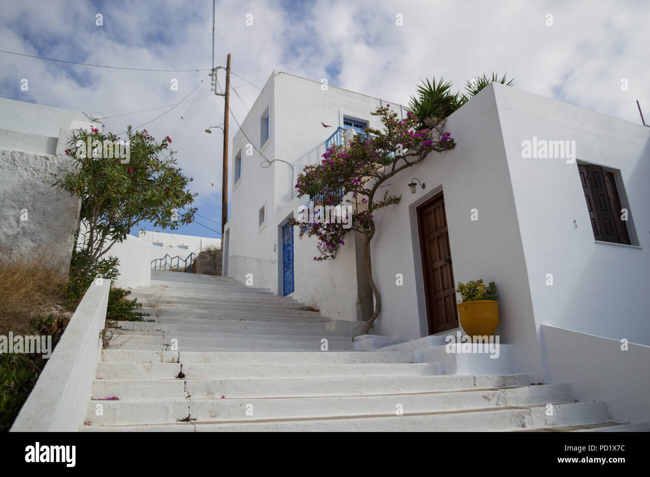Typical Whitewashed Houses in Adamantas, Milos, Greece Stock Photo - Alamy
