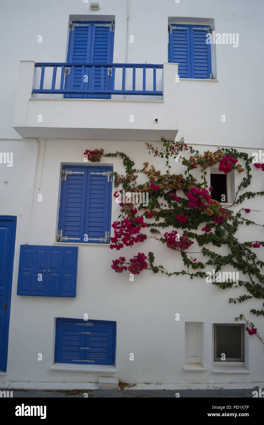 Typical Whitewashed Houses in Adamantas, Milos, Greece Stock Photo - Alamy