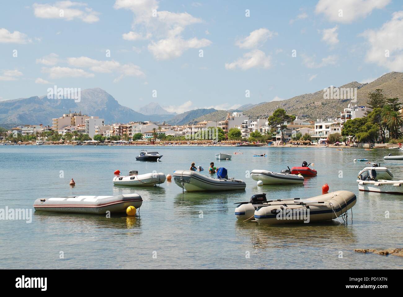 Inflatable dinghies hi-res stock photography and images - Alamy