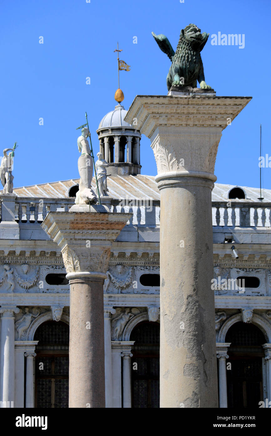 Columns venice lion st theodore hi-res stock photography and images - Alamy