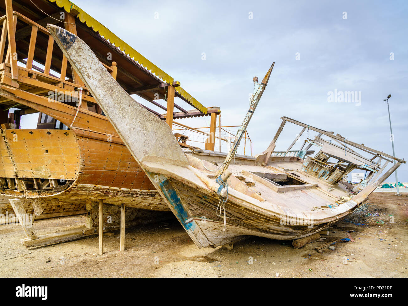 Abandoned boats hi-res stock photography and images - Alamy